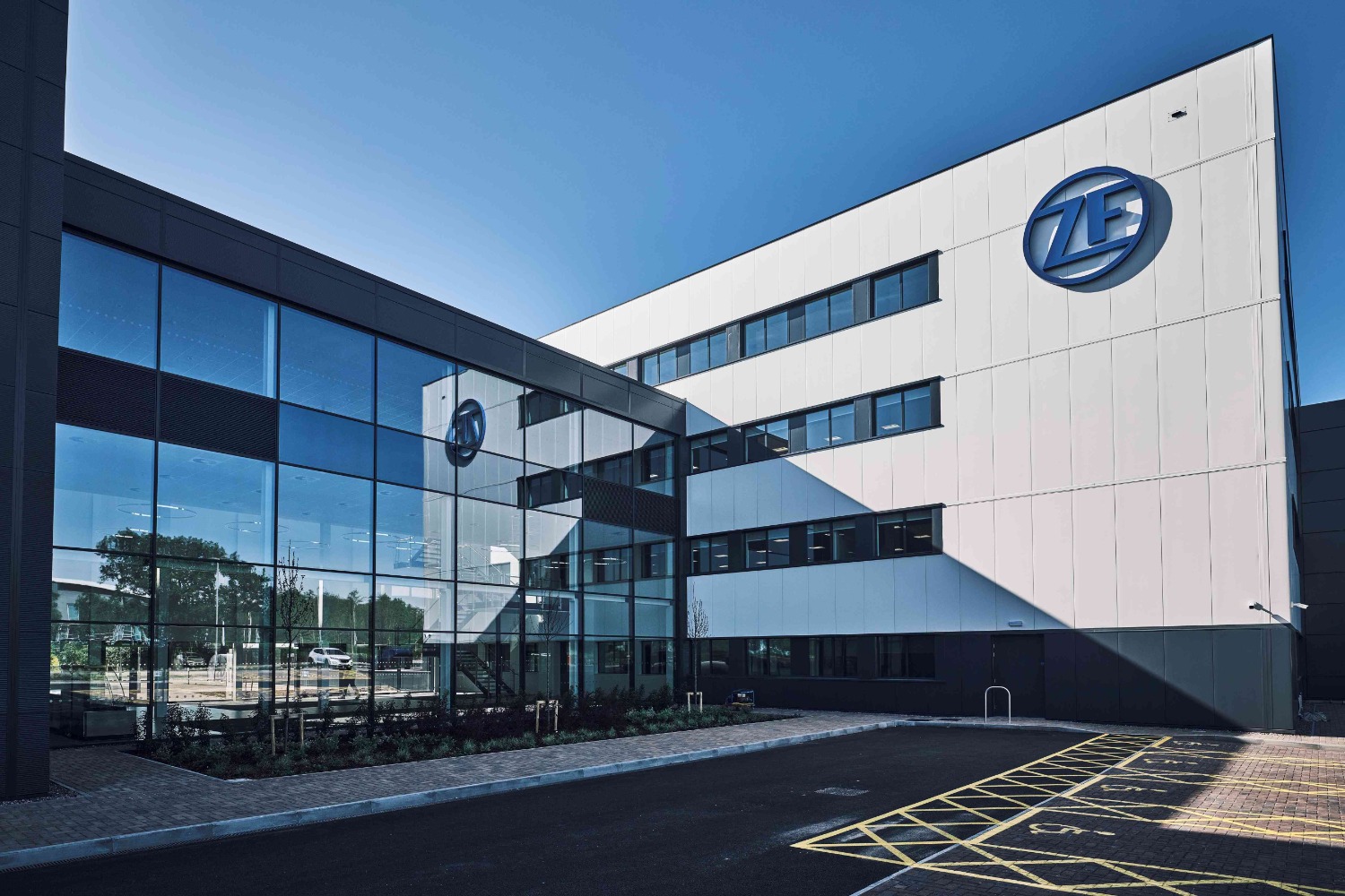 ZF’s new 800V Test & Validation Laboratory in the UK unlocks benefits ...