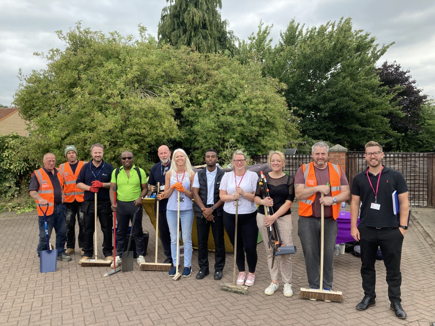 Unity visits Leeds estates for action day and community clean-up | News ...